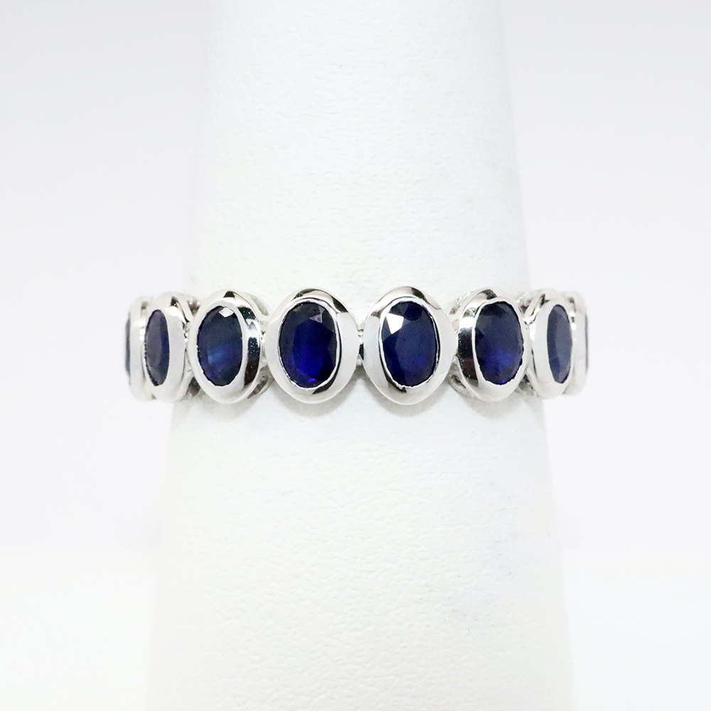 The Silver Queen | 14k White Gold & Oval Cut , Bezel Set Sapphire Band Ring