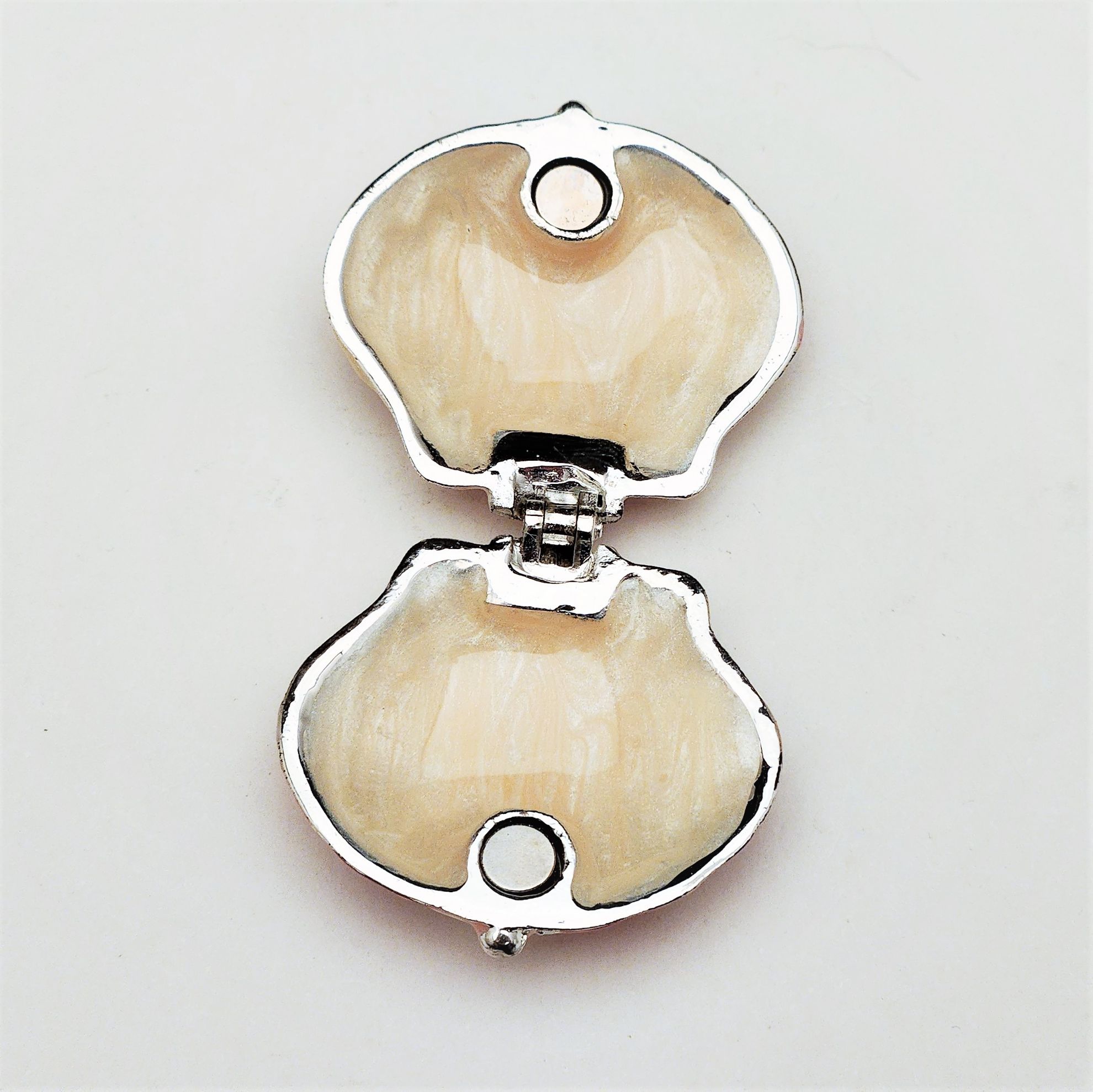 The Silver Queen. Kingspoint Designs Aphrodite the Scallop Shell Mini ...