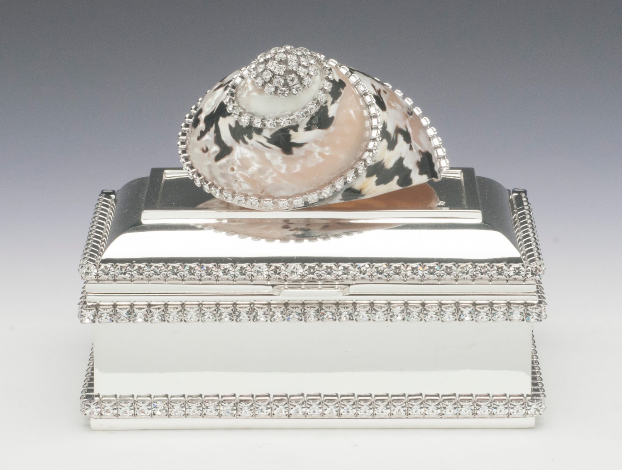 The Silver Queen. Isabella Adams Black Pica Shell Keepsake Box with ...